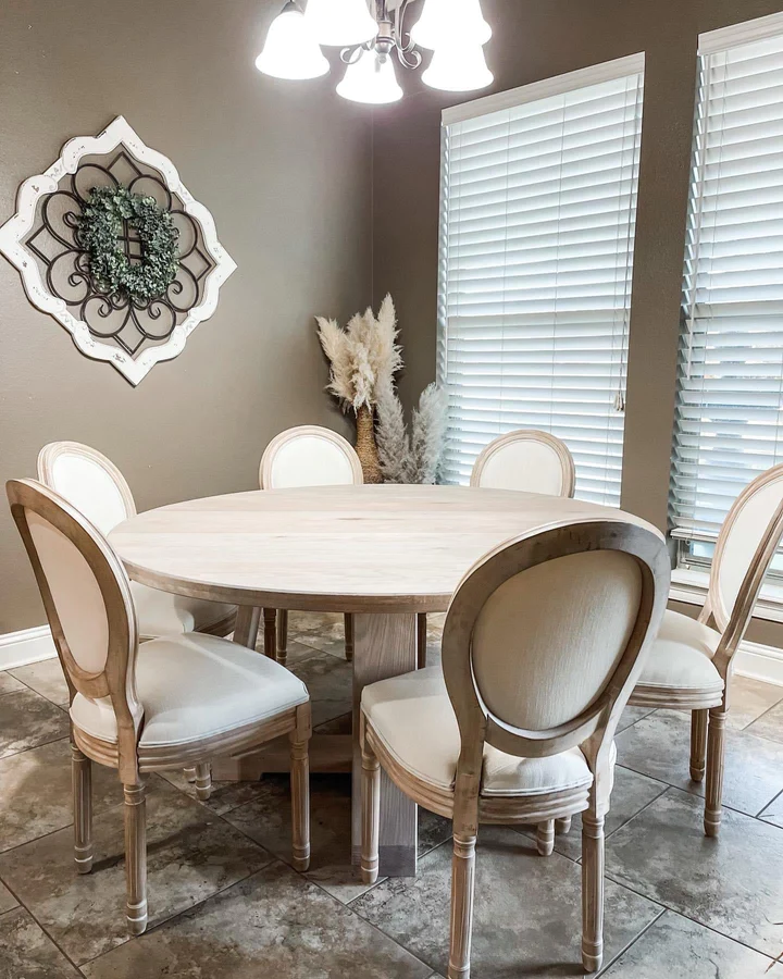 Custom round table store